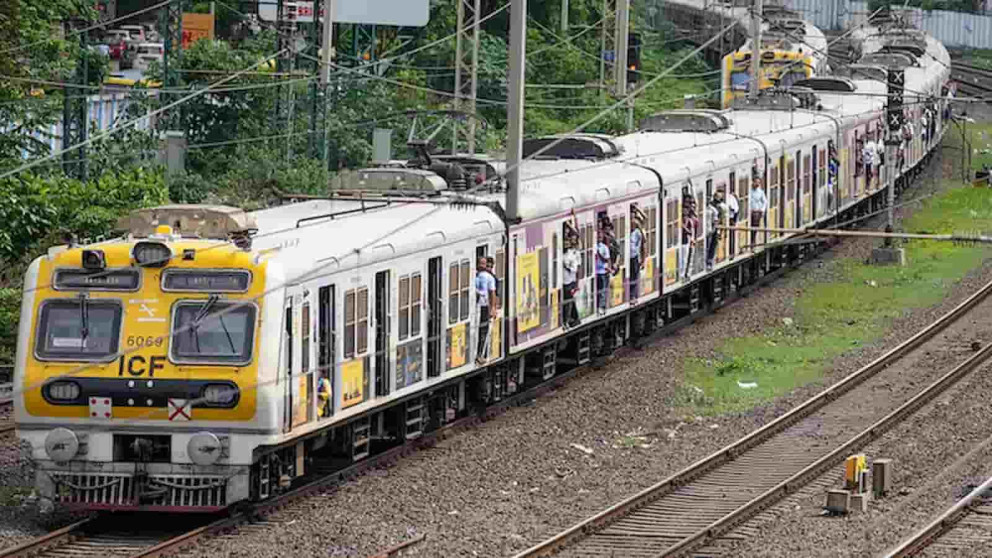 Seat Dispute Turns Violent on Mumbai Local Train: Passenger Stabbed in ...